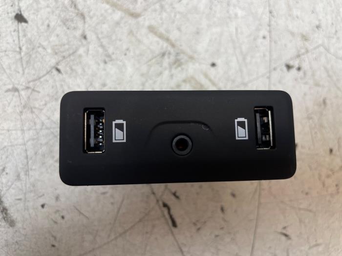 AUX / USB-Anschluss Renault Espace 1.8 Energy Tce 225 - 280237850R RENAULT