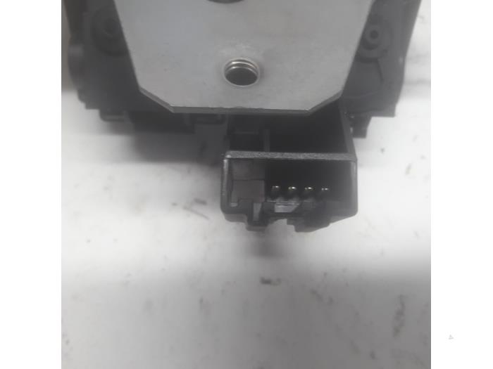 Tailgate lock mechanism Volvo V40 2.0 D2 16V - 31440245