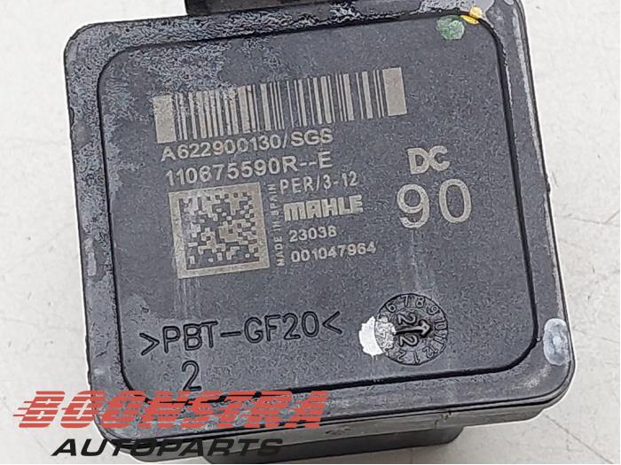 Glow plug relay Renault Trafic 2.0 dCi 16V 110 - 110675590R