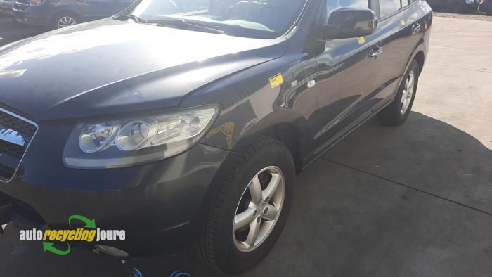 Front wing, left Hyundai Santa Fe II 2.7 V6 24V 4x4 2Z - 663102B270