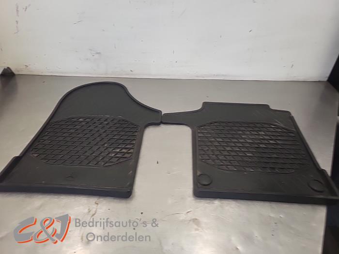 Kit tapis Mercedes Vito 2.2 116 CDI 16V - A4476806700