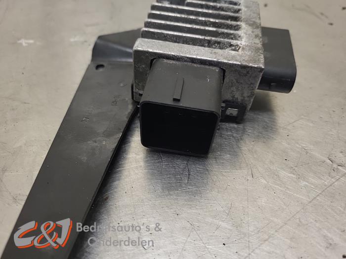 Glow plug relay Renault Trafic 2.0 dCi 16V 150 - 271203982R