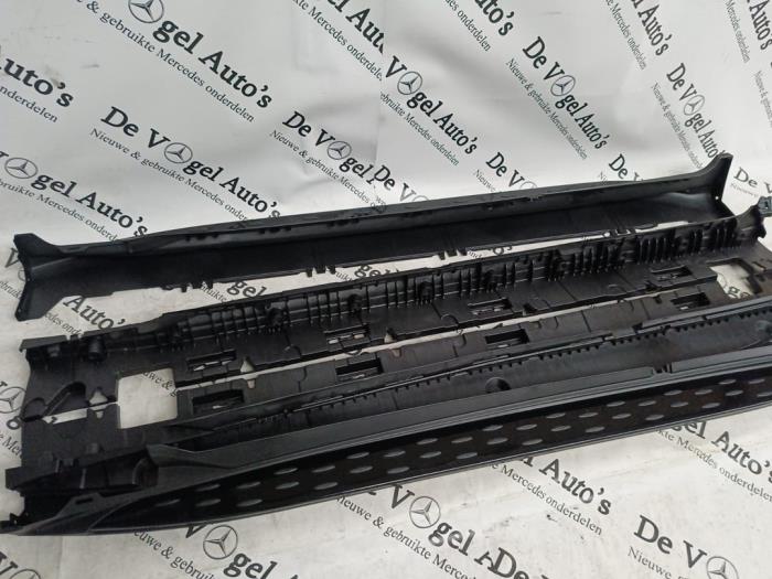 Foot board set left+right Mercedes GLC 2.0 300 16V 4-Matic - A2536980400
