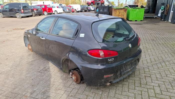 Alfa Romeo 147 1.6 HP Twin Spark 16V Sloopvoertuig (2006, Zwart)