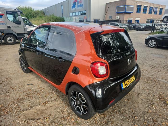 Smart Forfour 1.0 12V Sloopvoertuig (2018, Zwart)