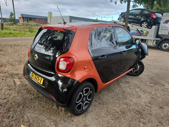Smart Forfour 1.0 12V Sloopvoertuig (2018, Zwart)